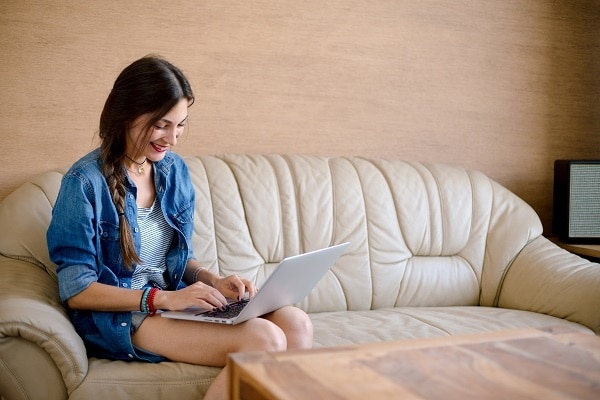 Top Tips For Avoiding “Tech Neck” | Simply Geeky