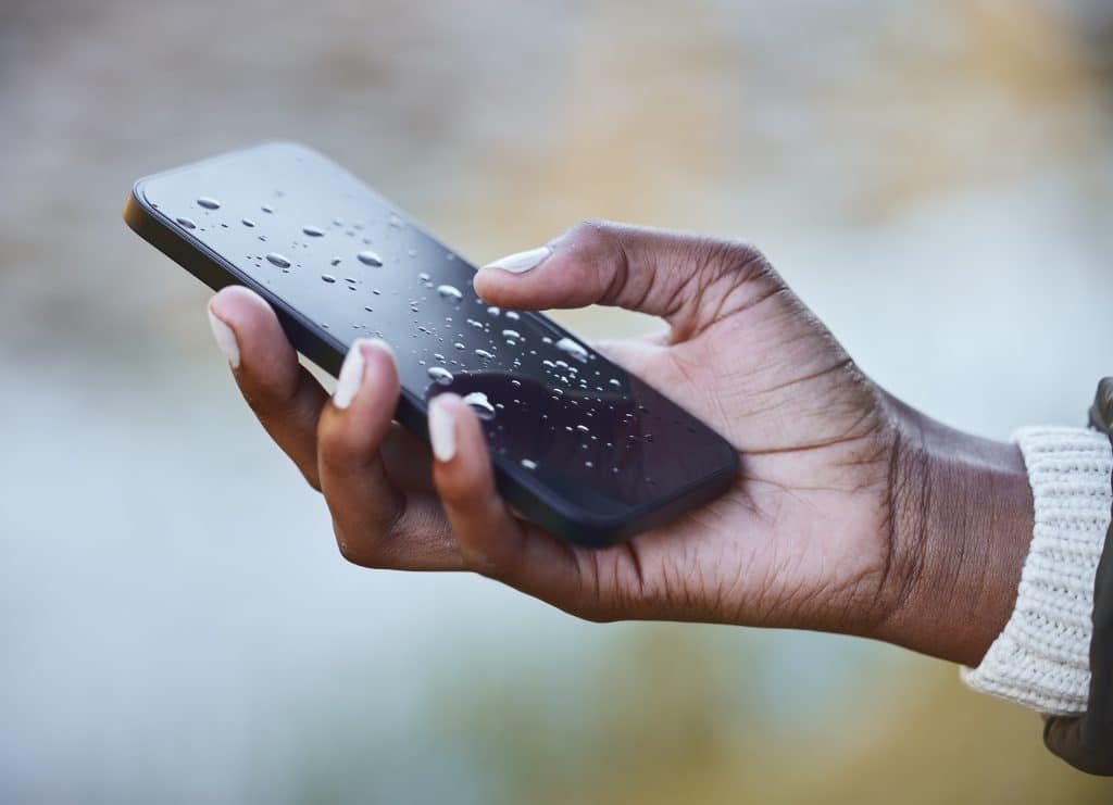 How To Fix A Waterlogged Phone | Simply Geeky