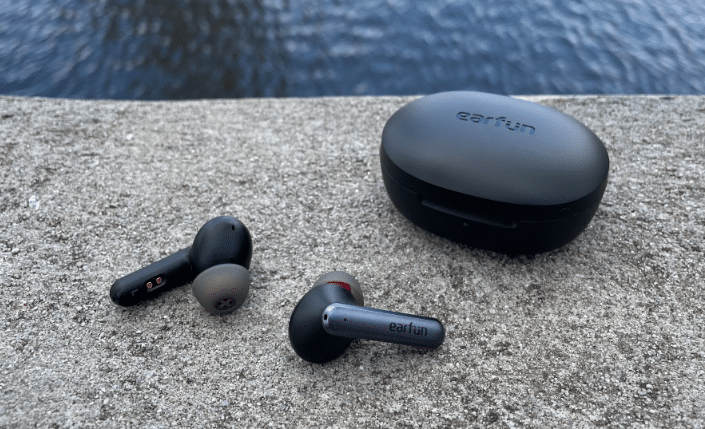 Best Affordable Wireless Earbuds On The Market | Simply Geeky